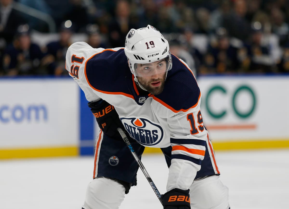 Patrick Maroon signs with St. Louis