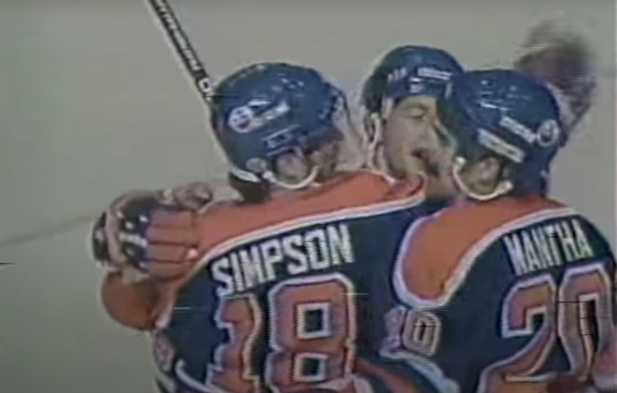 NHL History: Craig Simpson scores his 100th career goal
