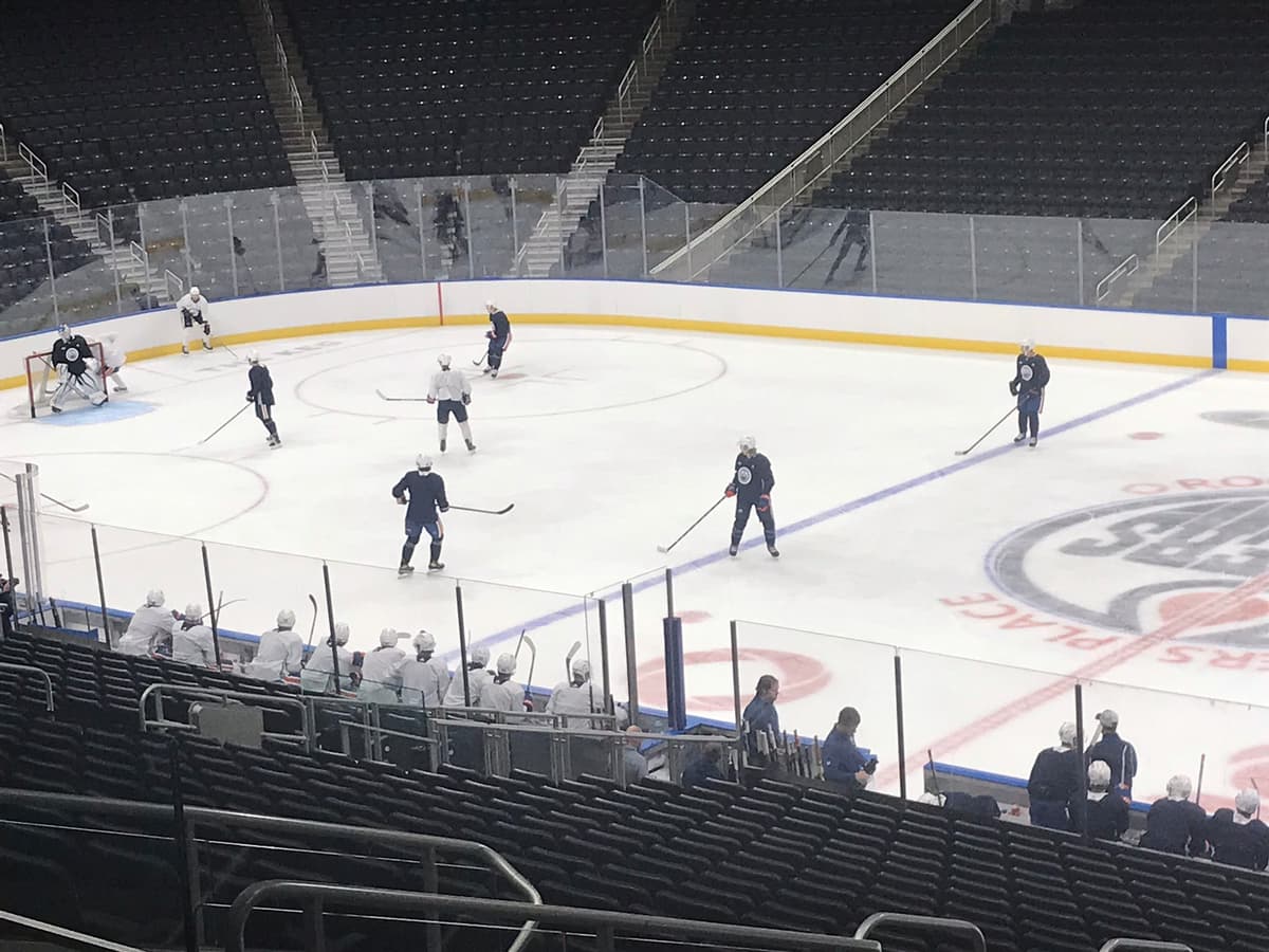 Edmonton Oilers hold informal practice and scrimmage