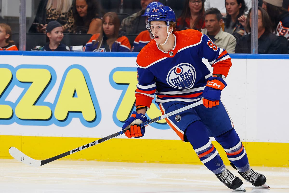 Edmonton Oilers sign prospect Beau Akey to three-year, entry-level contract