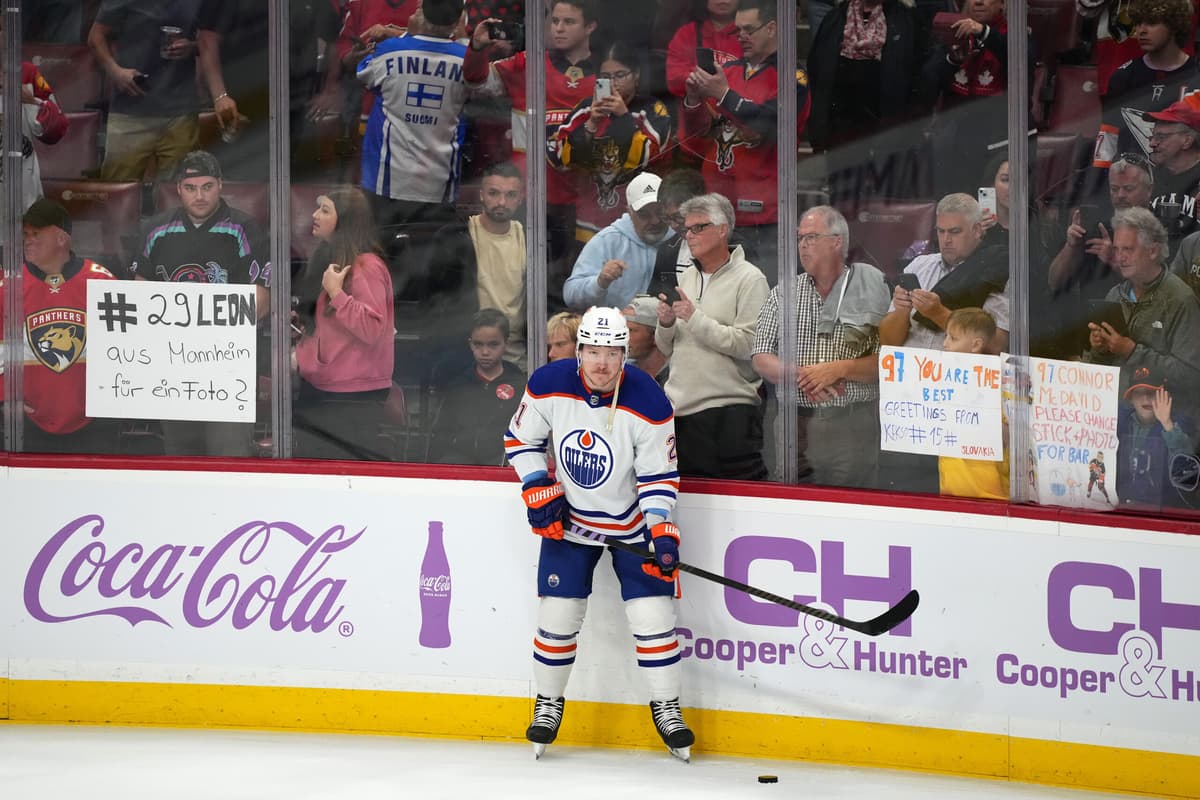 Edmonton Oilers forward Adam Erne clears waivers