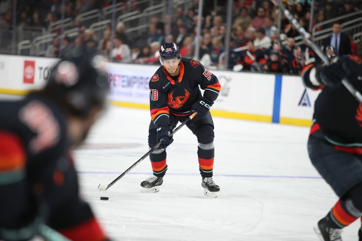 Edmonton Oilers sign defenceman Connor Carrick to one-year contract