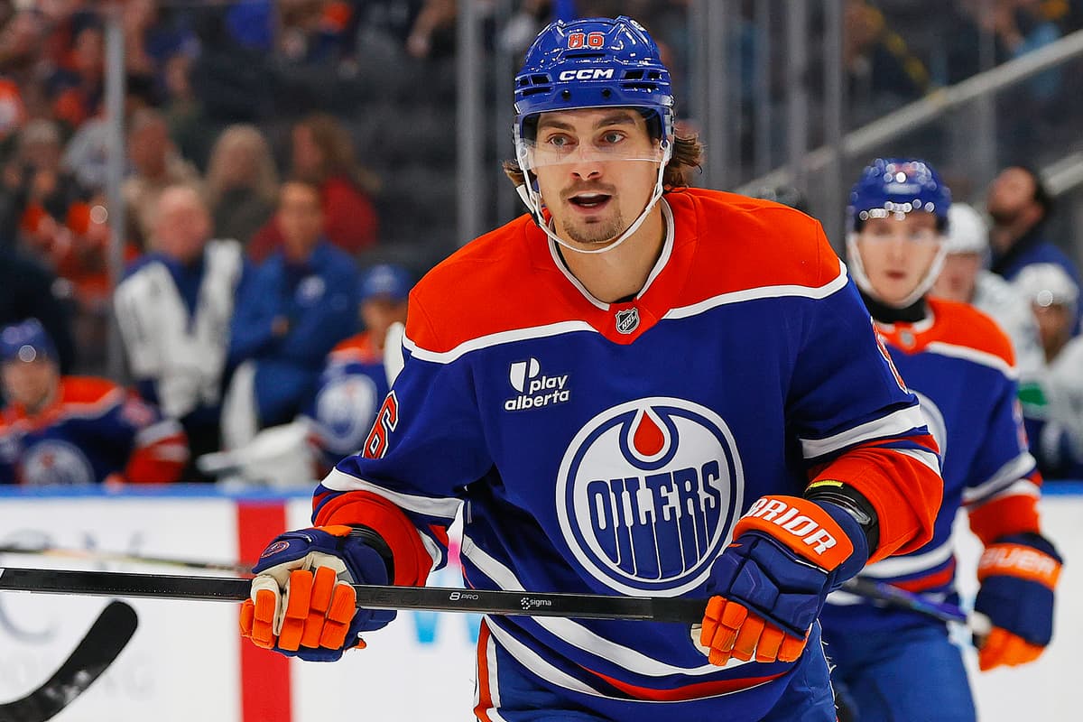 How do the Oilers solve their David Tomášek problem?